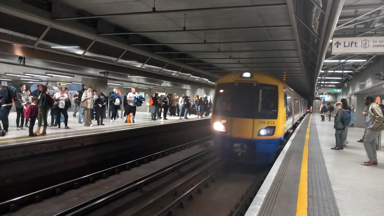London Overground Class 378 departing Canada Water | 5/10/2023 - YouTube