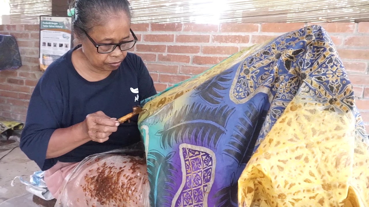 IGOV - FIELD TRIP #1 INBOUND EXCHANGE STUDENTS GO TO ADHINATA BATIK BANTUL - YouTube