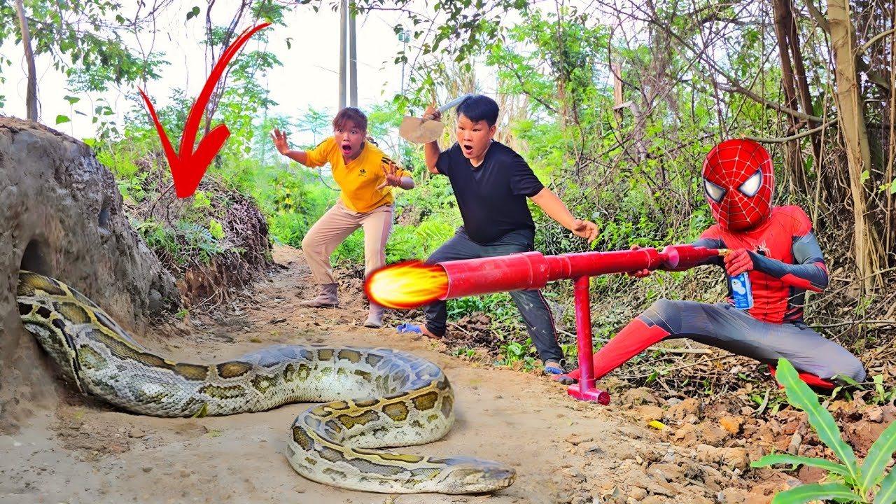 Spider-Man Uses Rocket Launcher To Kill Giant Pythons - YouTube