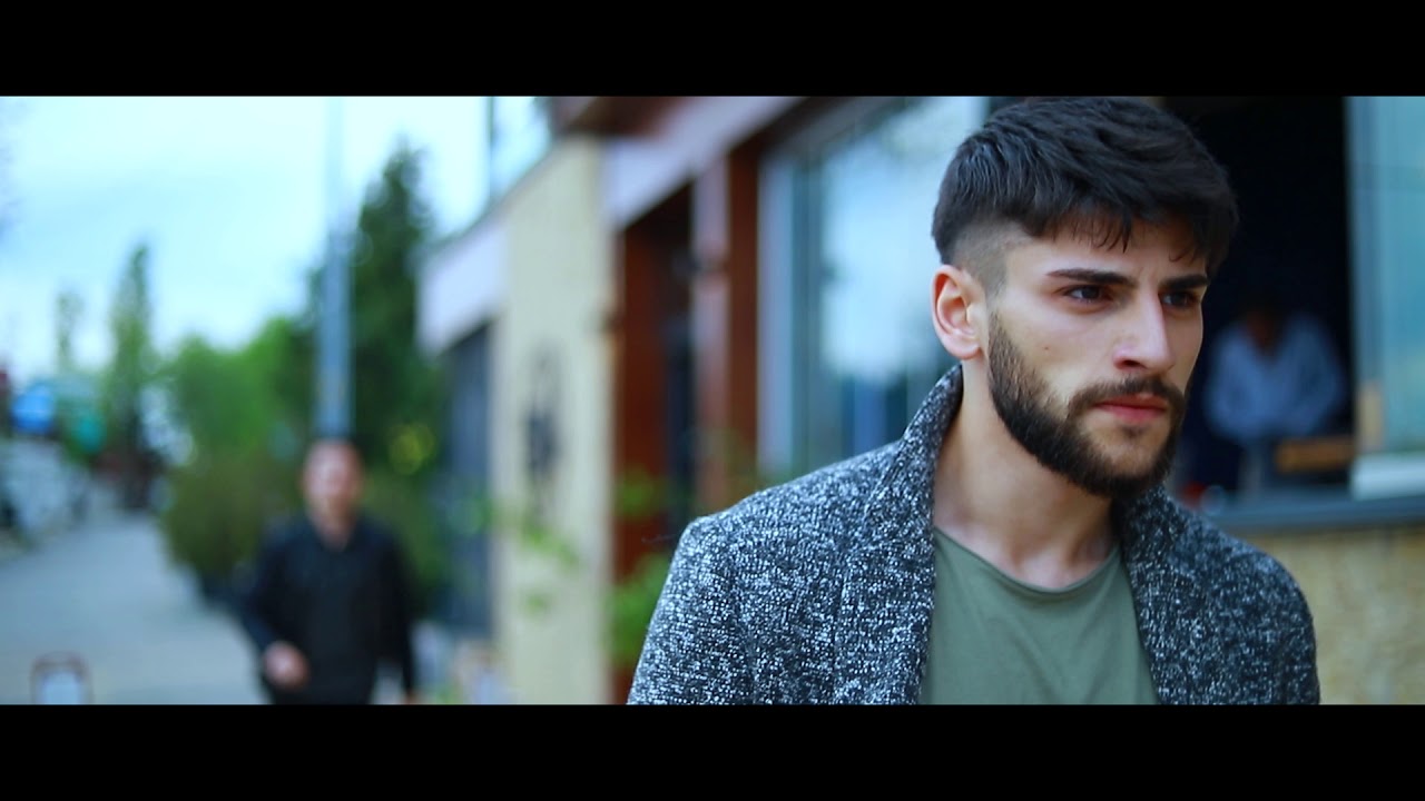 ENES ALTUĞ -Mutlu Sonsuz (COVER) - YouTube