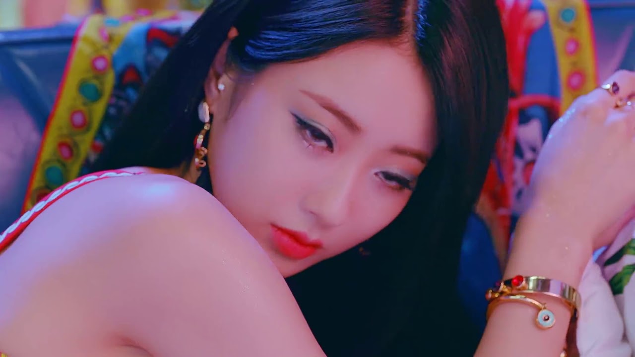 Kyungri(경리)/GYEONG REE/倞利 – BLUE MOON MV 1080P - YouTube