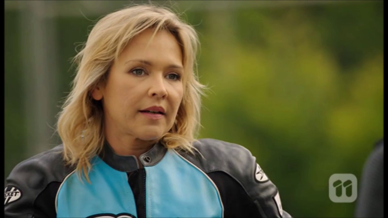 [Neighbours] 7548 Steph & Victoria Scene 4 - YouTube