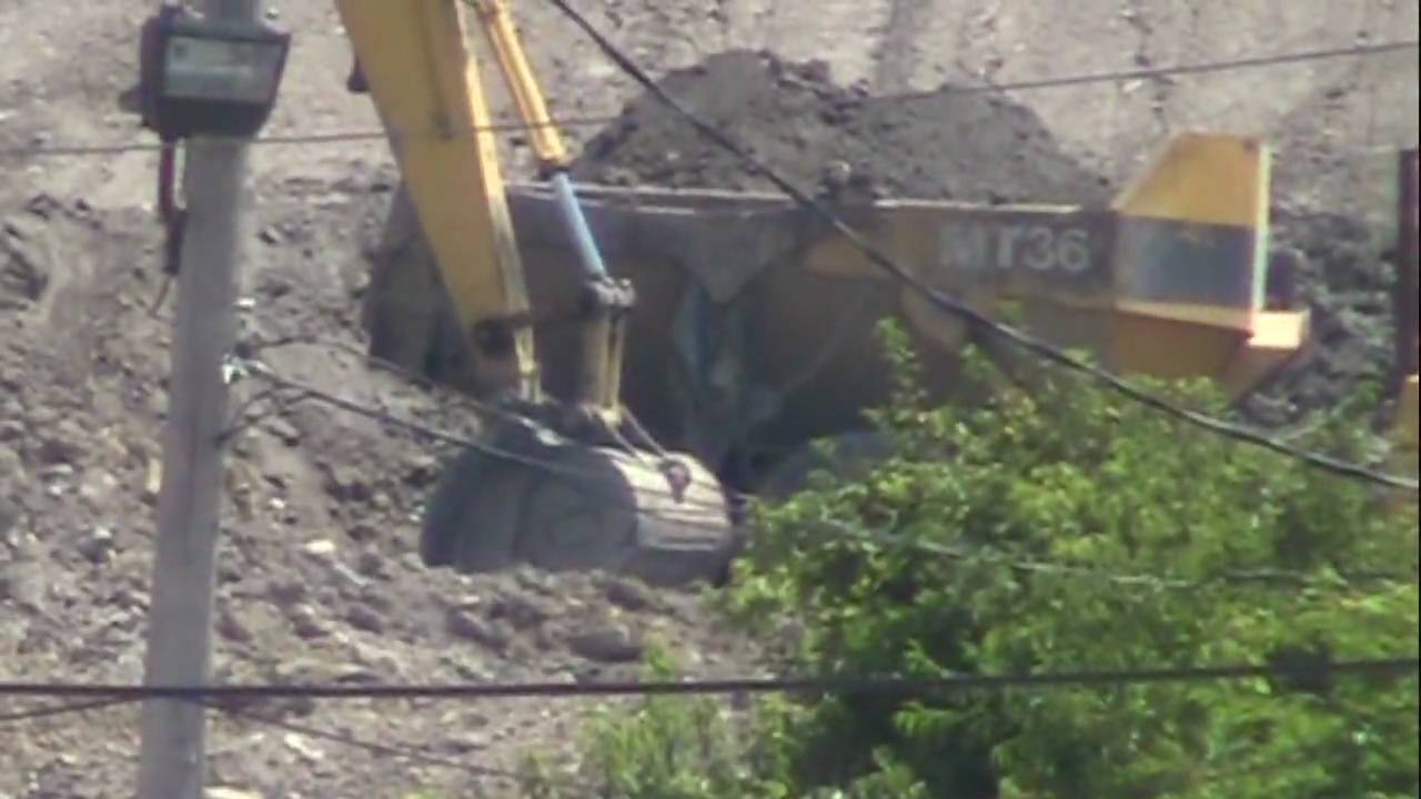 Komatsu PC300 with Moxy articulated dump truck - YouTube