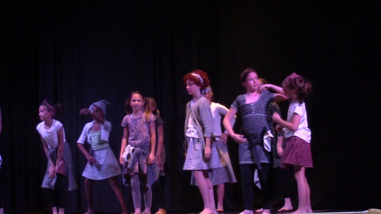 Annie 2017 Part 2 of 13 - YouTube