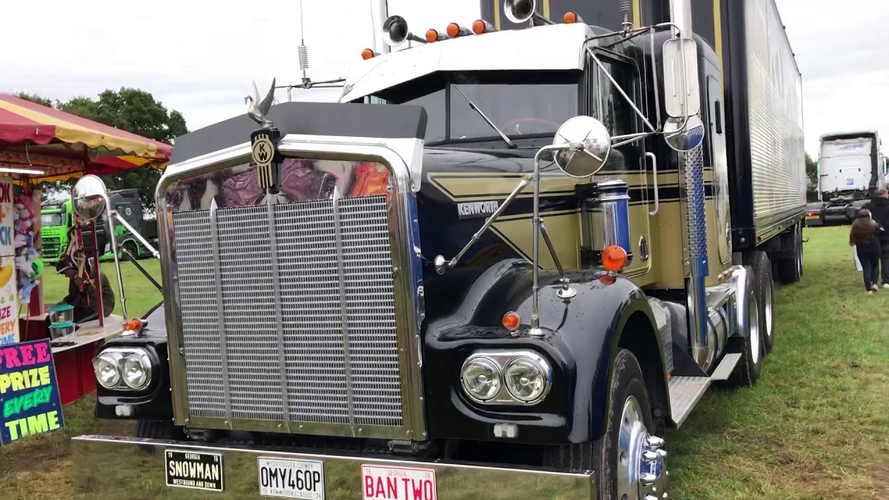 Mini movie trucks Snowman’s Kenworth W900 - YouTube