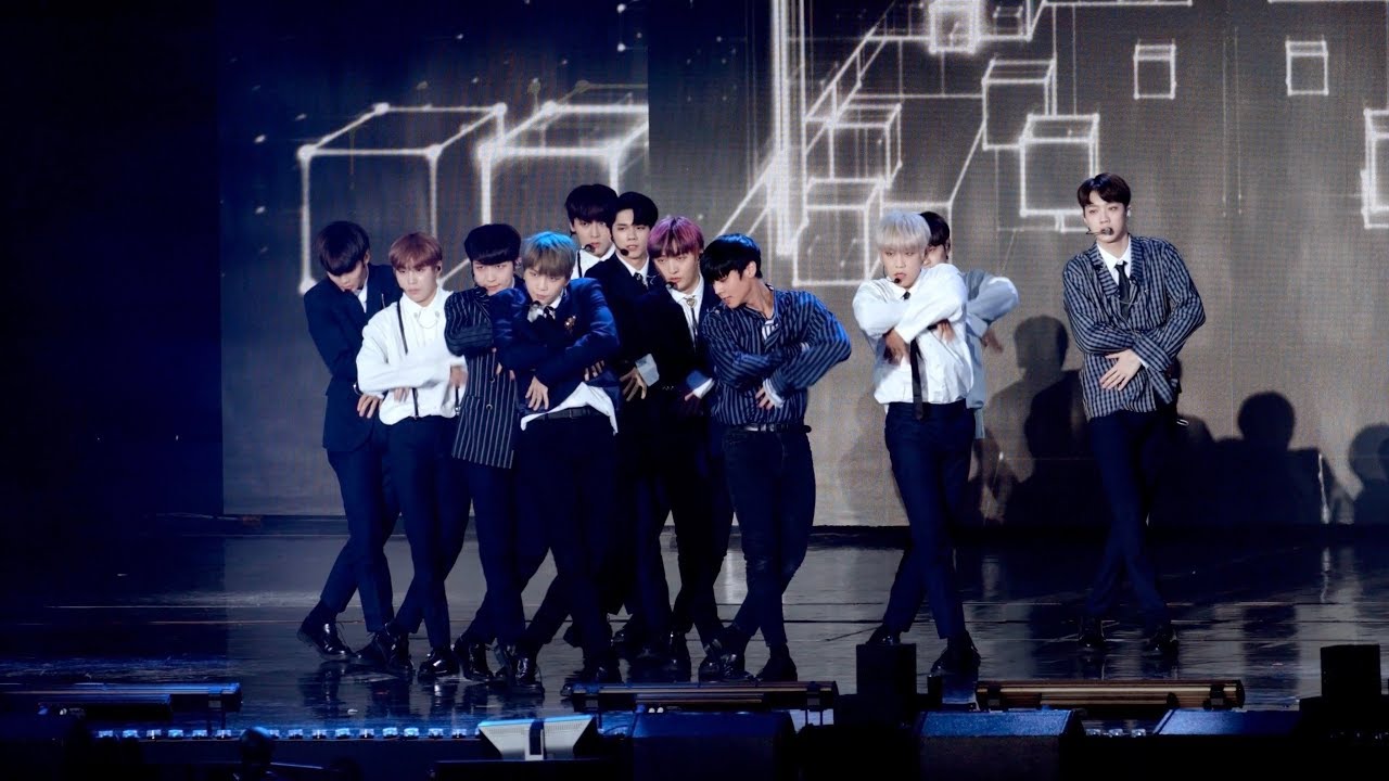 워너원 켜줘 (Wanna One)(Light) [4K 60P RAW 직캠]@180905 락뮤직 - YouTube