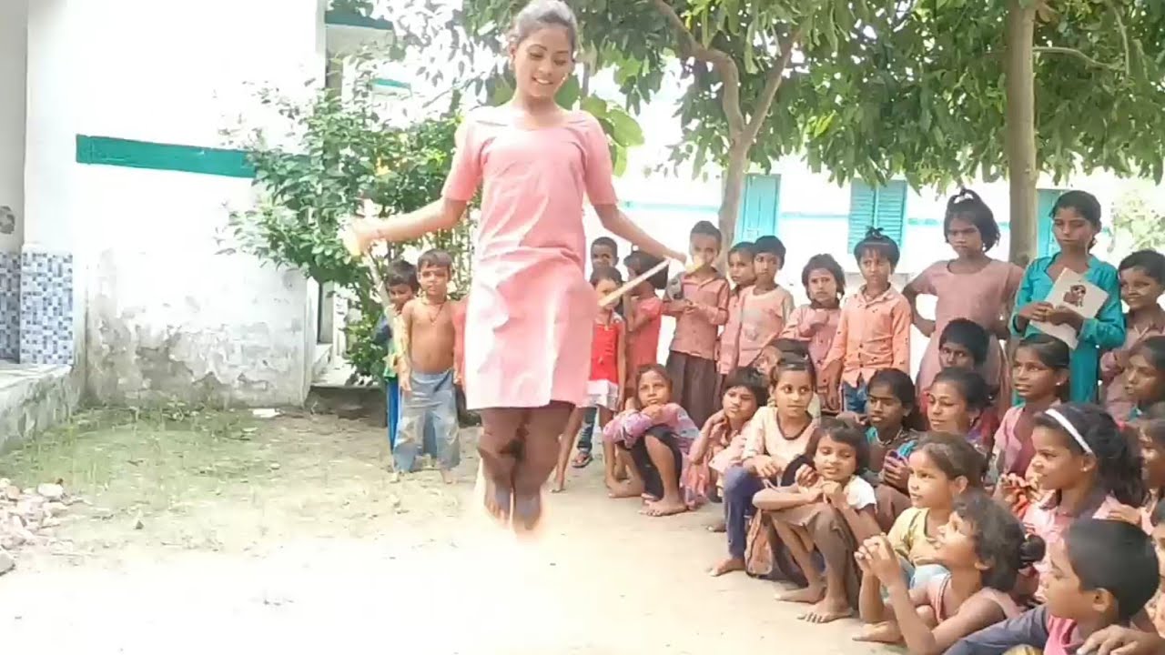 Bachcho ne khela Hoola hoop aur rassi kood - YouTube