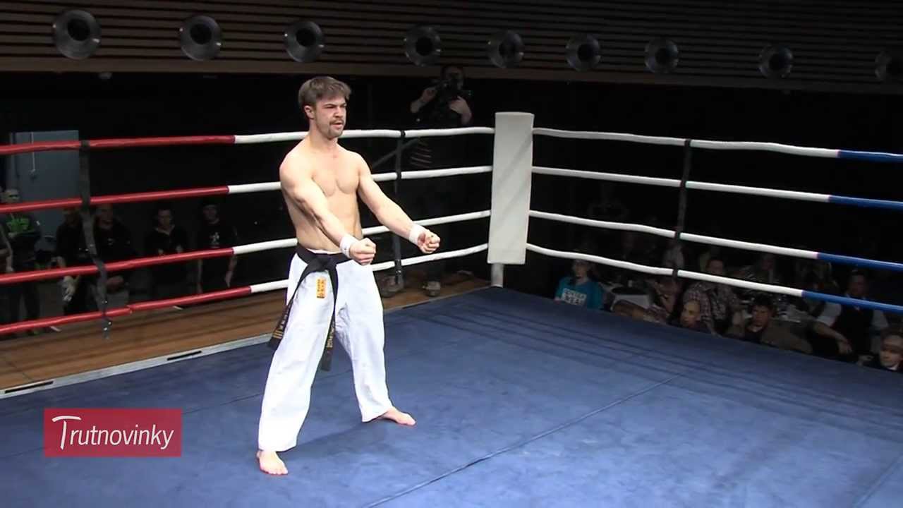 EXHIBICE VE FREESTYLE KARATE - YouTube
