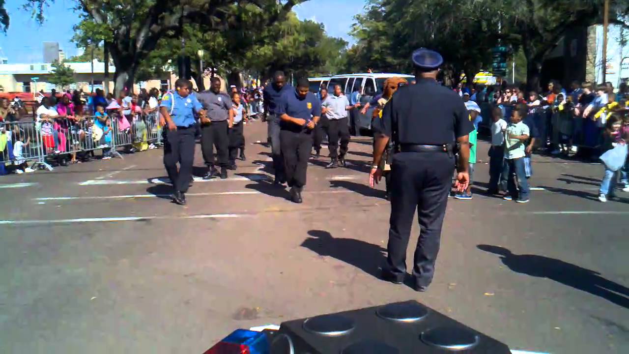 Stanky leg cops! - YouTube