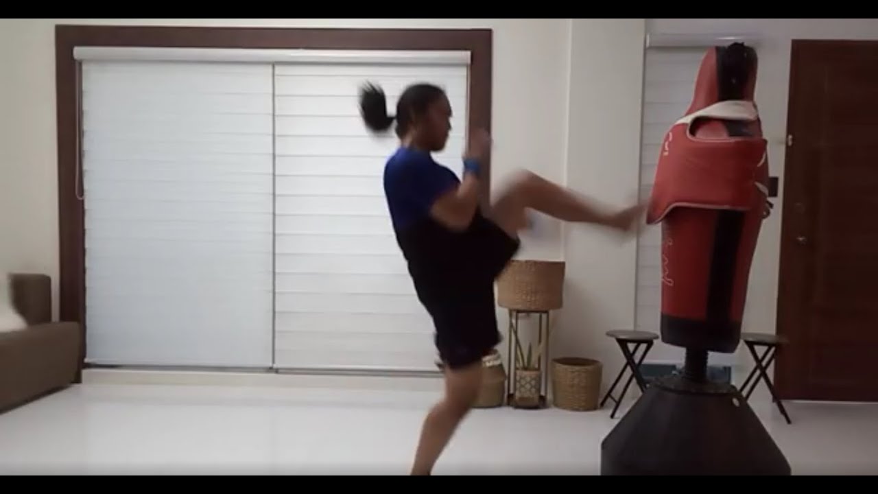 Self-Defense Combo: The Bodyguard Double - YouTube