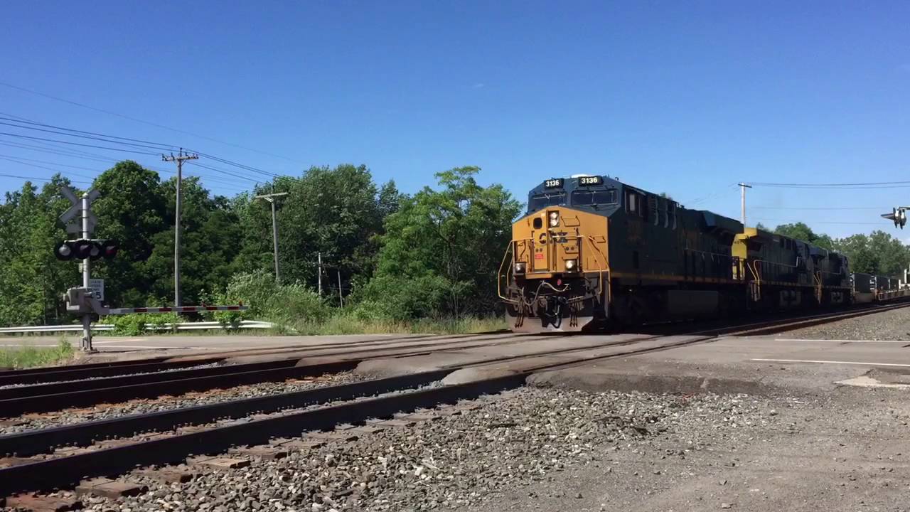 CSX with 3136 in the lead - YouTube