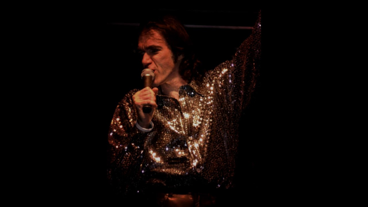 Neil Diamond Tribute Artist Steve Richards ~ "Sweet Caroline " - YouTube