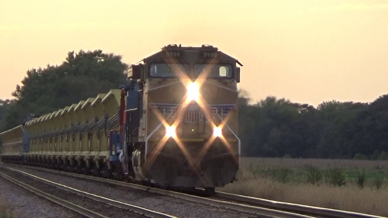 Solo Union Pacific 5998 Leads a GREX Gravel Train on 10/6/19 - YouTube