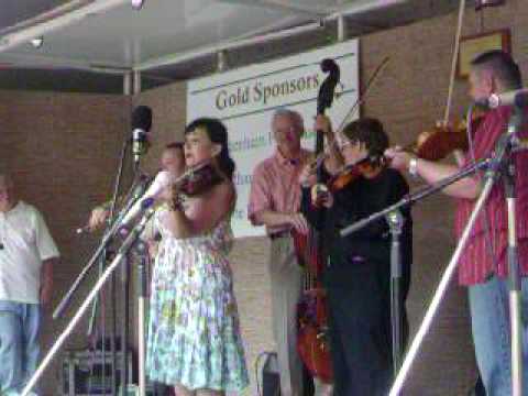 Leslie Knowles Plays at Tottenham Bluegrass - YouTube