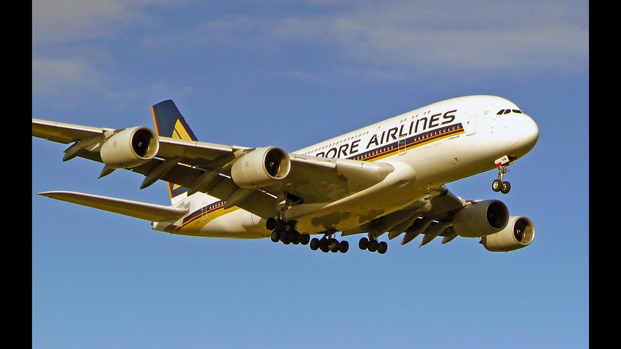 The SQ A380 - 9 SMOOTH final approaches and landings at Melbourne ...