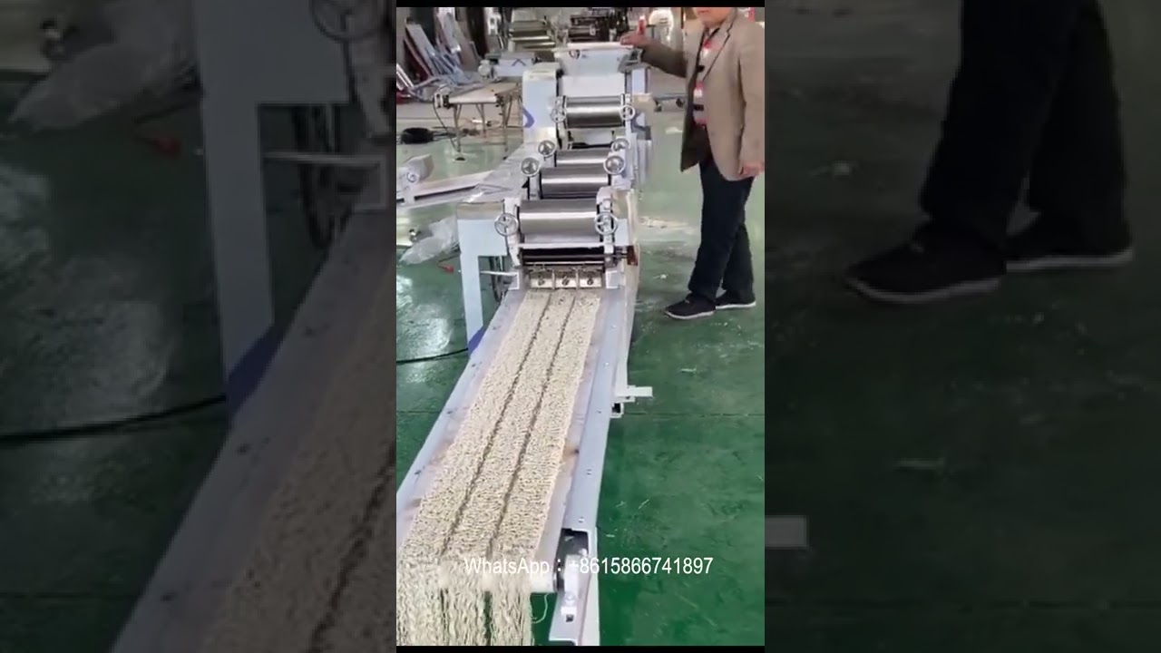 Small processing machine for fried instant noodles - YouTube