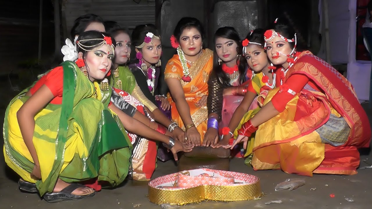 হলুদ বাটো মেন্দি বাটো বাটো ফুলের মৌ || Bangladeshi Village Wedding ...