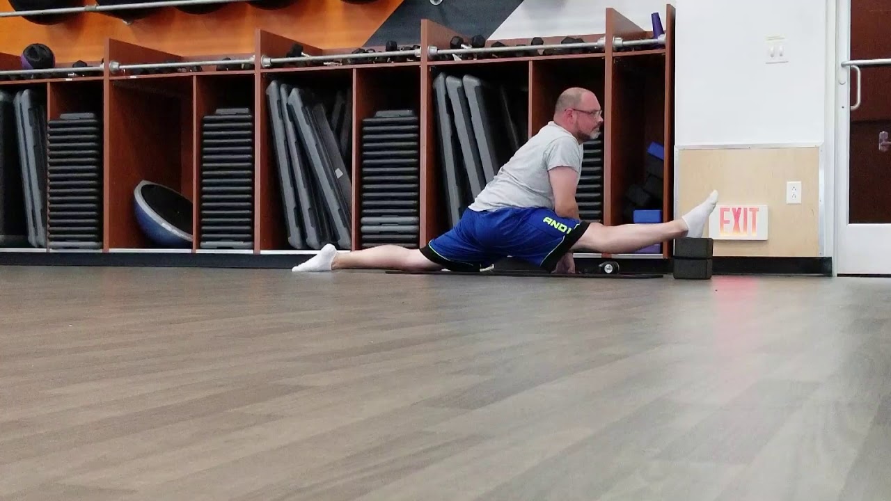 Stretching oversplits at the gym - YouTube