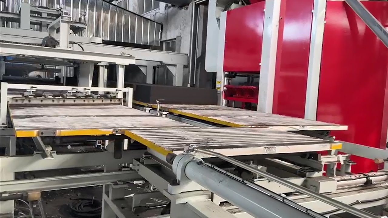 Automatic flaskless green sand moulding machine for complete foundry ...