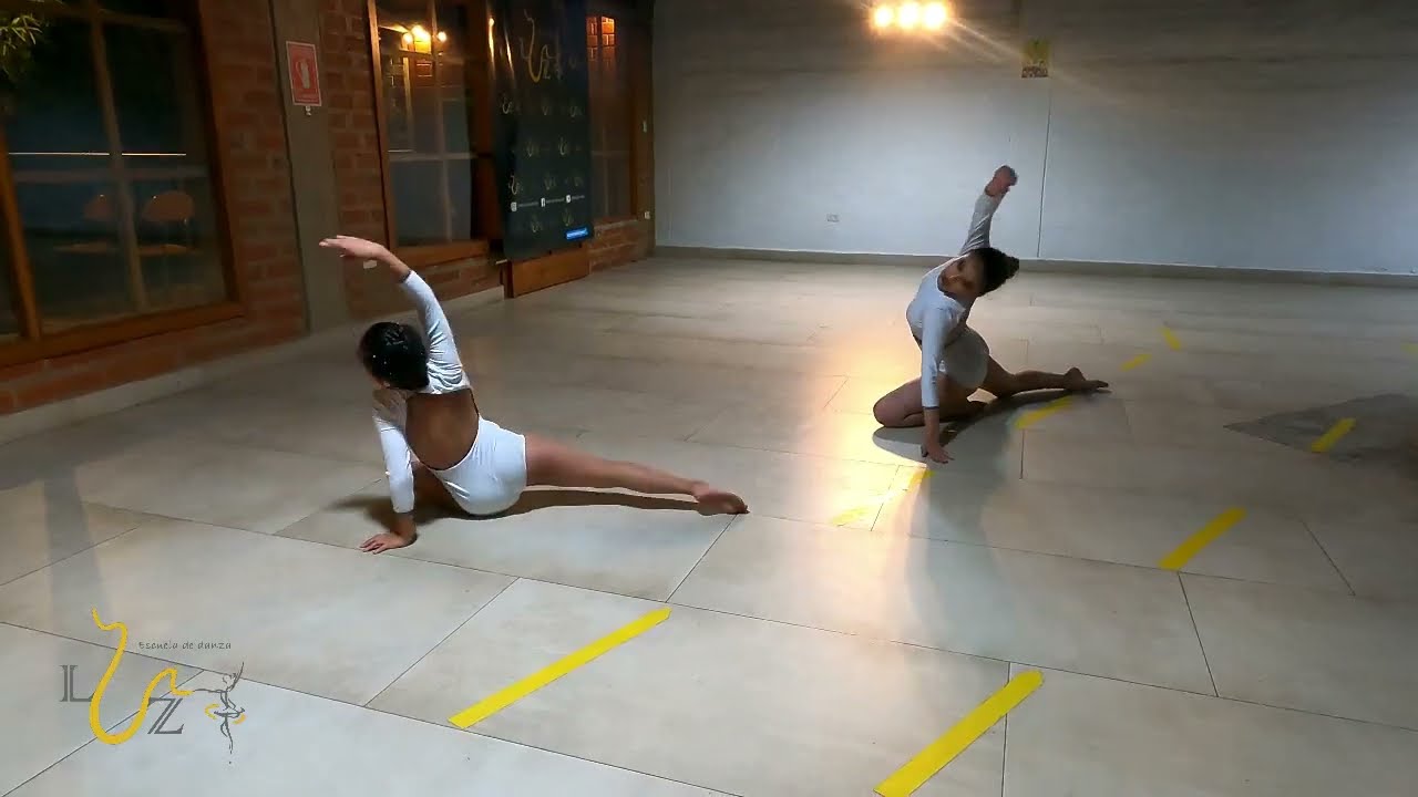 CONTEMPORARY DANCE DUO - Reflections - All Dance Ecuador 2022 - YouTube