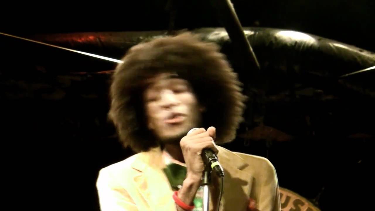 Greg Banks- Whenever Wherever Whatever ( live acoustic).mp4 - YouTube