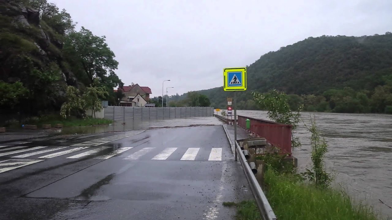 Praha zbraslav kamenolom zaplavy 3.6 2013 - YouTube