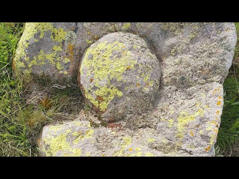 The moment to find the treasure hidden in the rock - YouTube