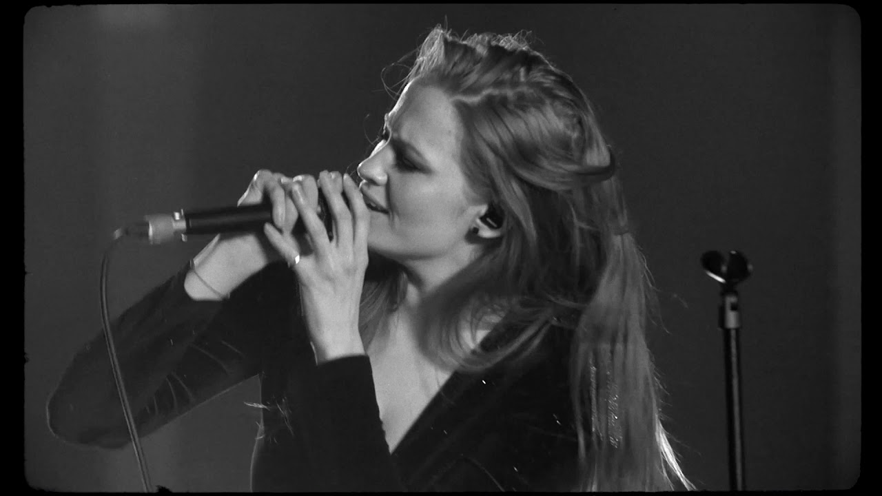 Stephanie Cheape - Queen - YouTube