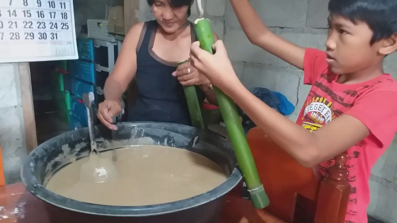 PAANO MAGLUTO NG TINUBONG//MALAGKIT NA NILUTO SA BAMBOO - YouTube