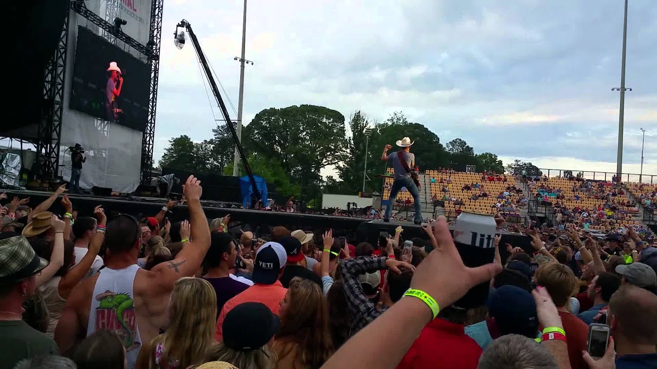 Justin Moore - Down in the Backwoods Shaky Boots - YouTube