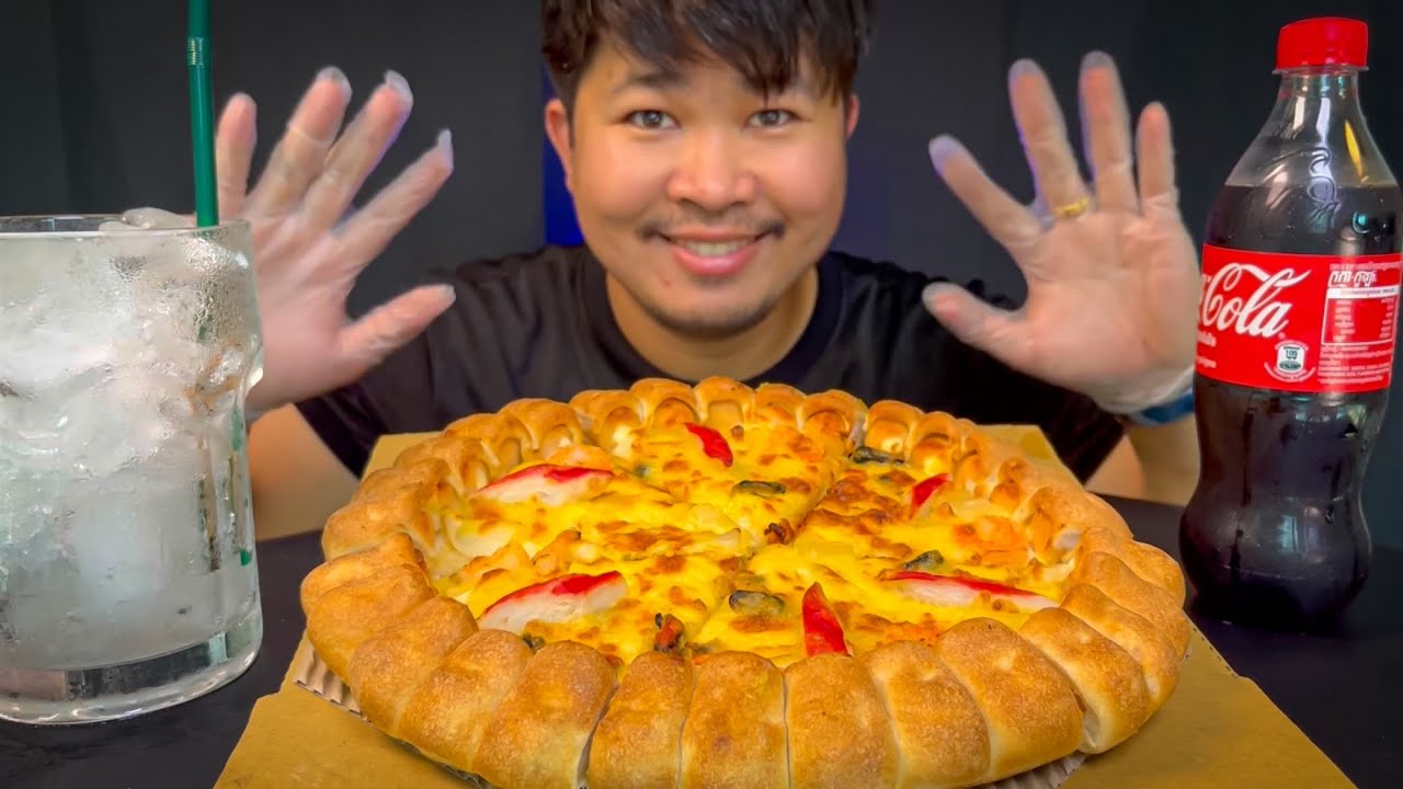 Eating Pizza AMSR Mukbang no talking - YouTube