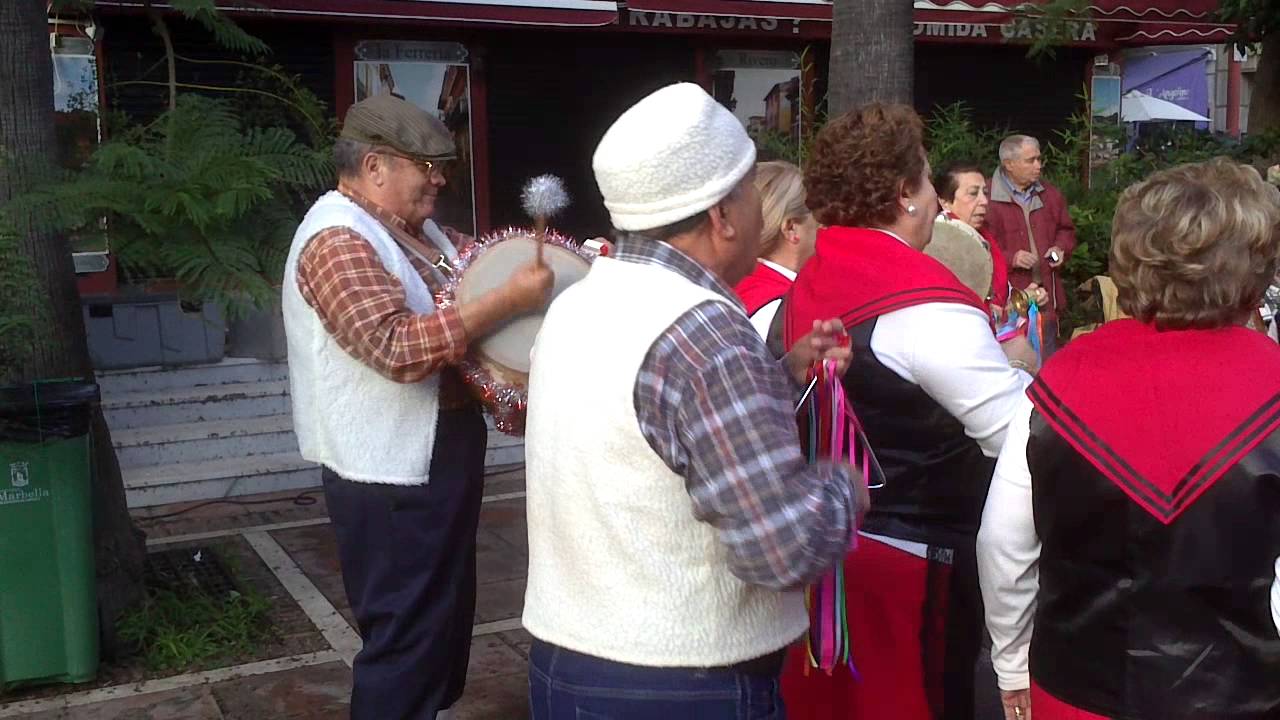 Zambomba, friction drum - YouTube