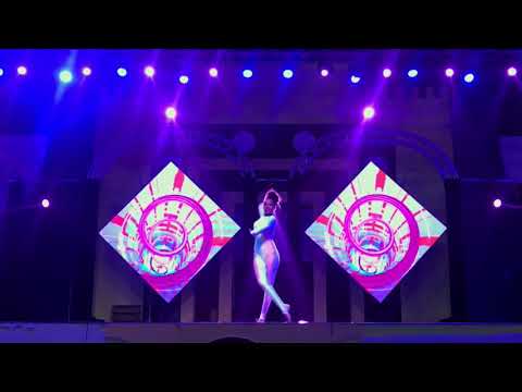 Fikrte solo contortion act