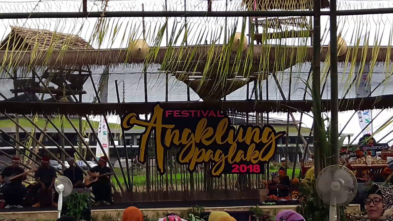 Pesta Budaya: Semarak Festival Angklung Paglak Banyuwangi - YouTube