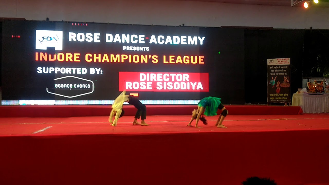 Sun saathiya Full Video HD (ABCD 2) performance by Vaishnavi and Abhi ...