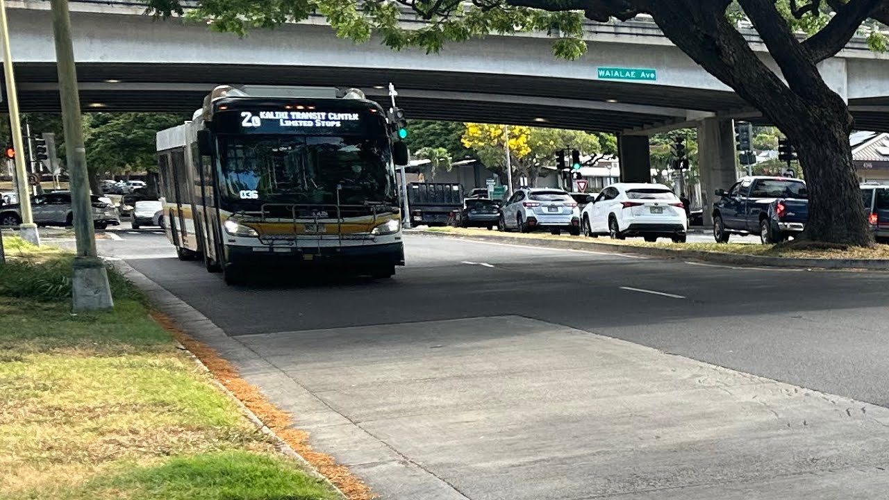 Honolulu TheBus Route 2L, Bus 877 - YouTube