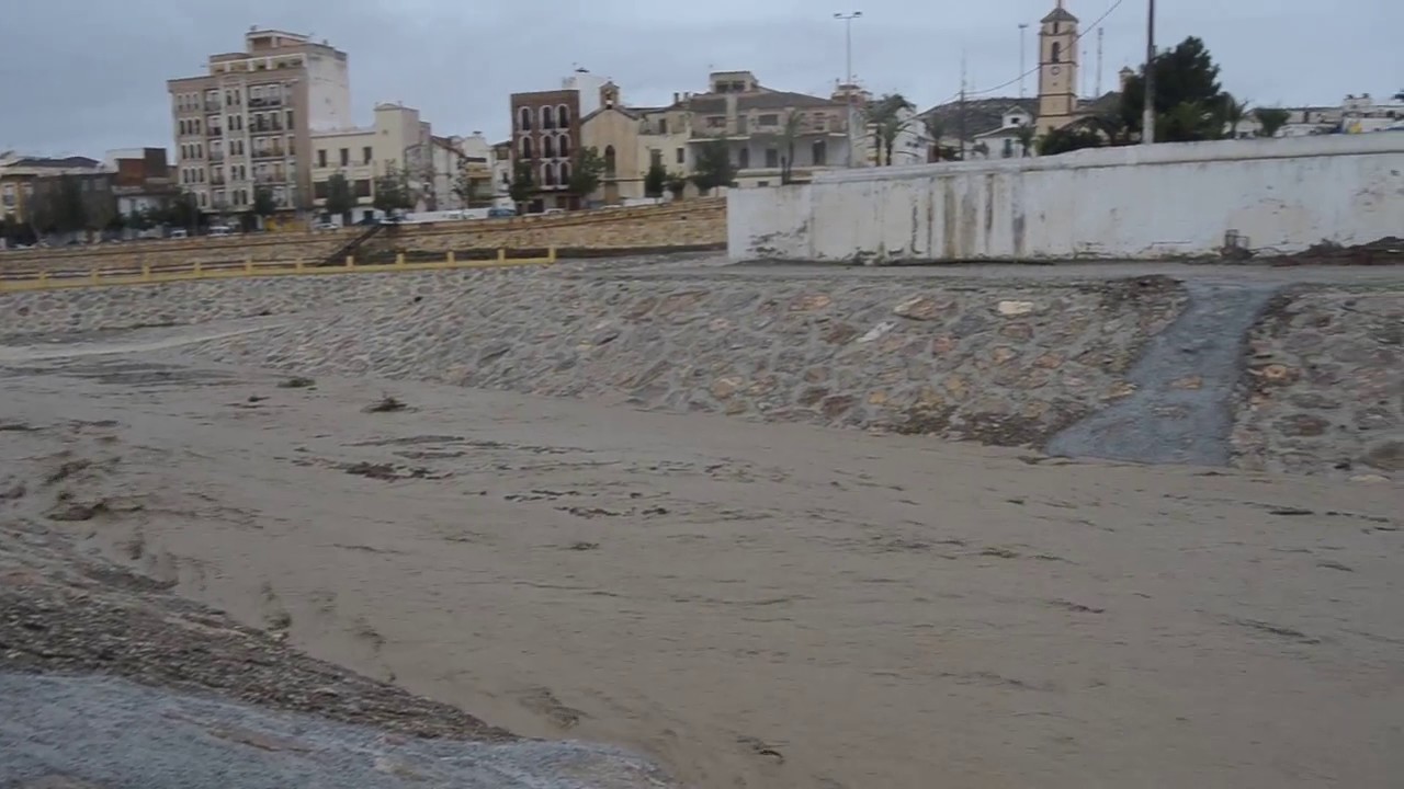 18 12 2016 RAMBLA DEL SALIENTE por ALBOX - YouTube