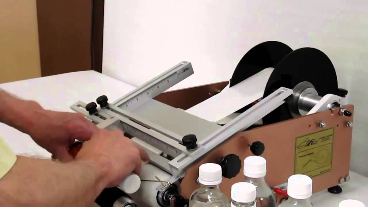 Label applicator for Flat and Rectangular Containers - YouTube