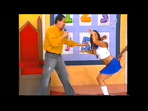 Especial assistente de palco Renatinha dançando ao som da mini saia