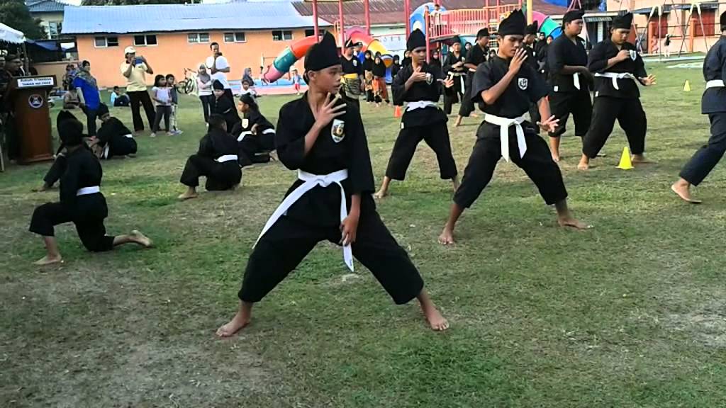 Taman Melewar Persembahan Silat 3 Apr 2016 Part 2 of 5 - YouTube
