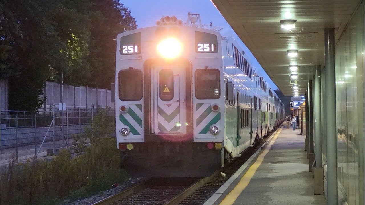 OLD CAB CAR 251! GO Transit 251 with 626 at Streetsville! - YouTube