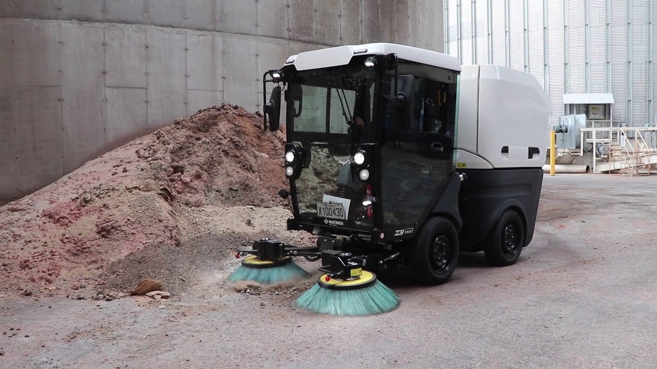 Mathieu MC110 // balai aspirateur de rues extra compact - YouTube