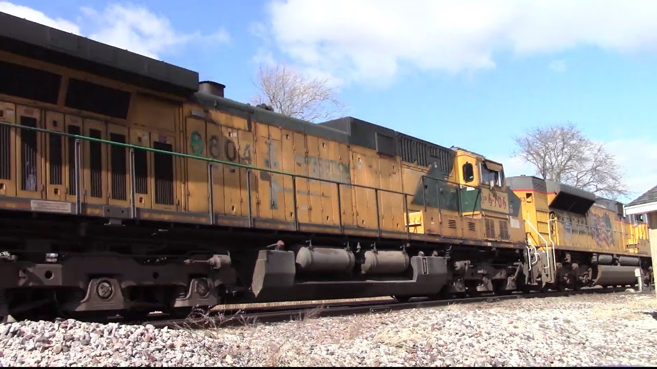CNW AC44 on UP 8953 East in Coal City, IL 3/6/20 - YouTube