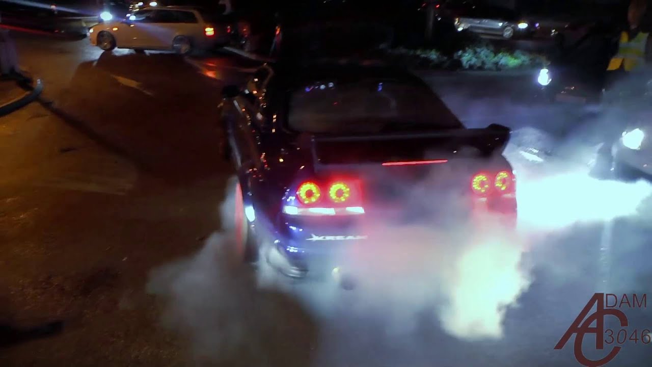 Nissan Skyline GT-R Burnout! - YouTube
