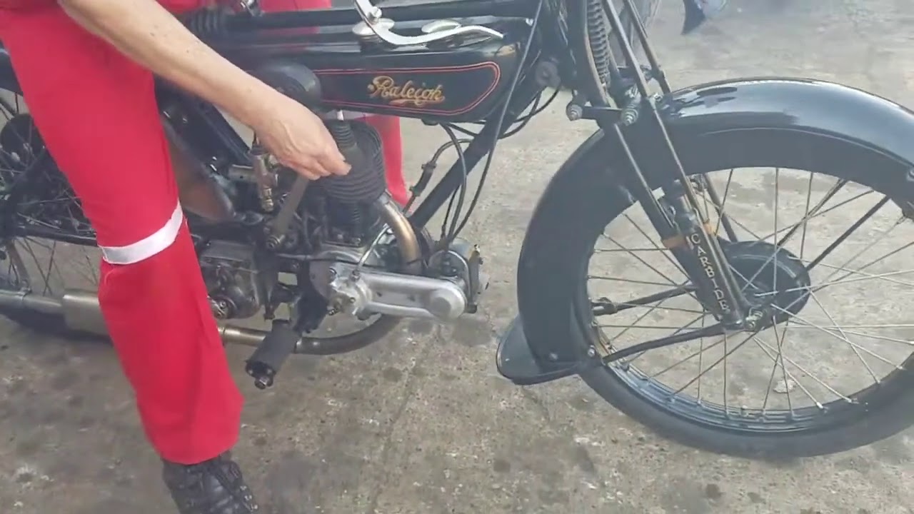 1925 6 Raleigh Model 5 2¾hp at Andy Tiernans #07537RAL - YouTube