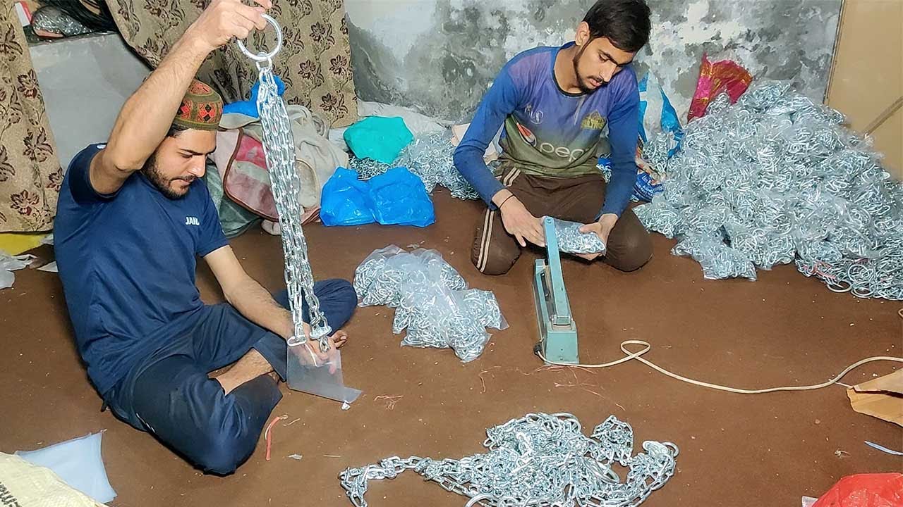 Methods of Production - How Iron Chains Are Manufactured In The Factory ...