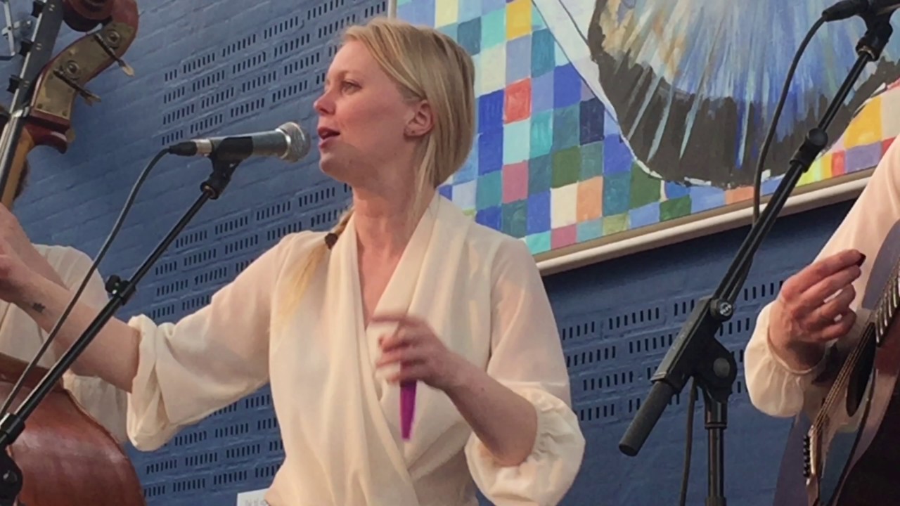 Den Gamle Sangskat: Sara Grabow Trio - YouTube