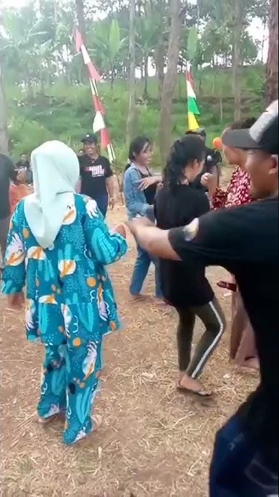 lomba estafet terong ibu-ibu. memeriahkan HUT RI yg ke 77 - YouTube