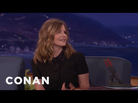 Jennifer Jason Leigh Avoided Quentin Tarantino’s Purple Dildo | CONAN on TBS