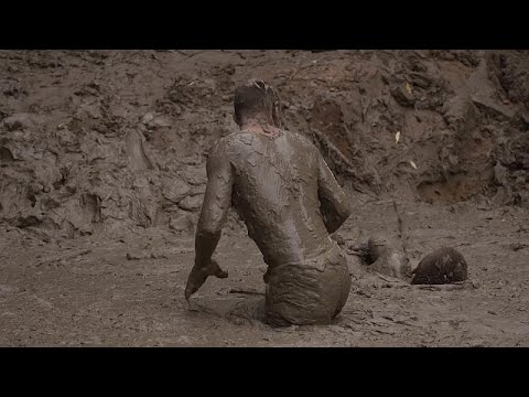 Hungary: Mud flies at Babod Off-Road Festival